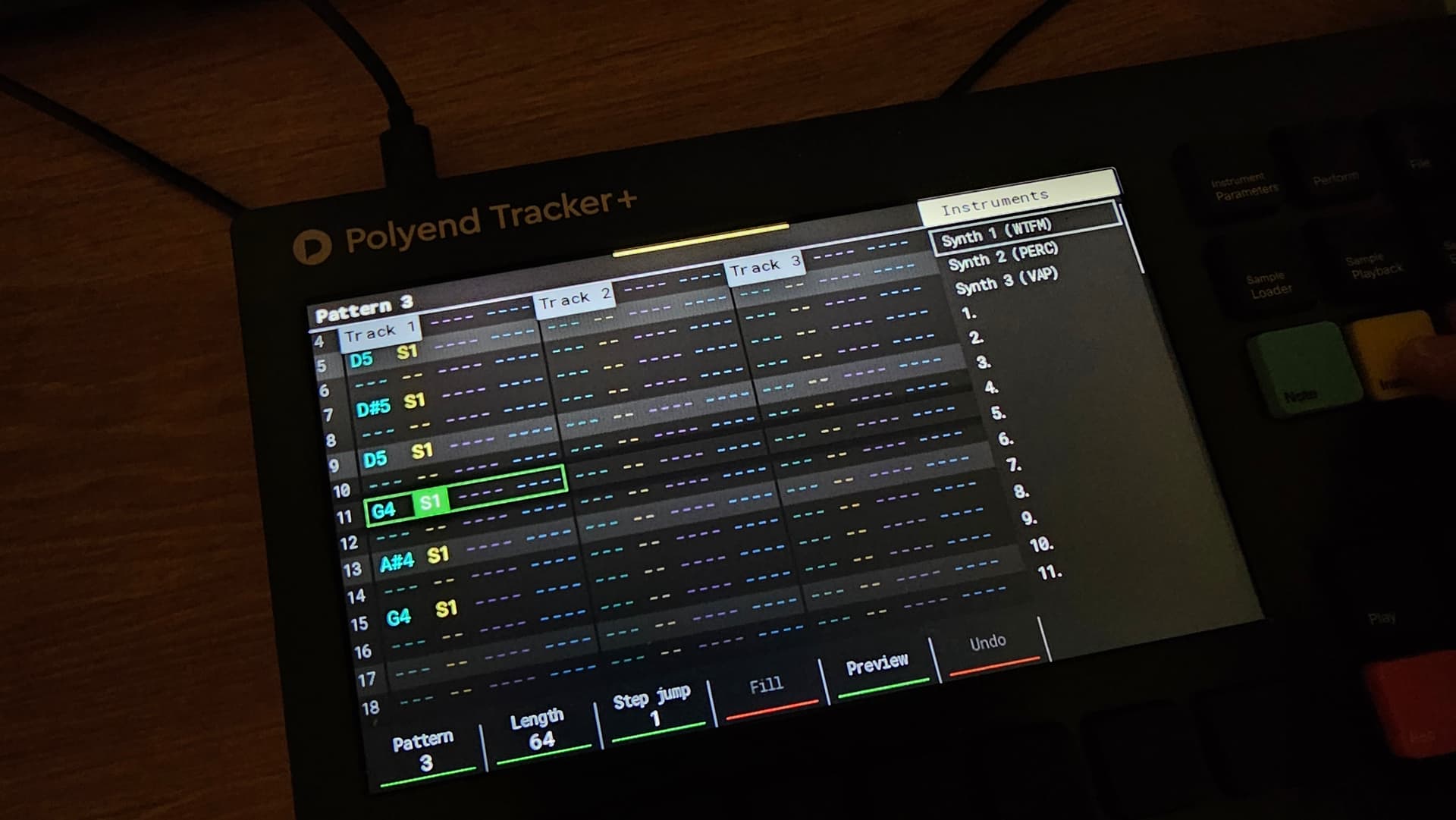 Yellow Bar Top of Screen - Tracker - Polyend Backstage